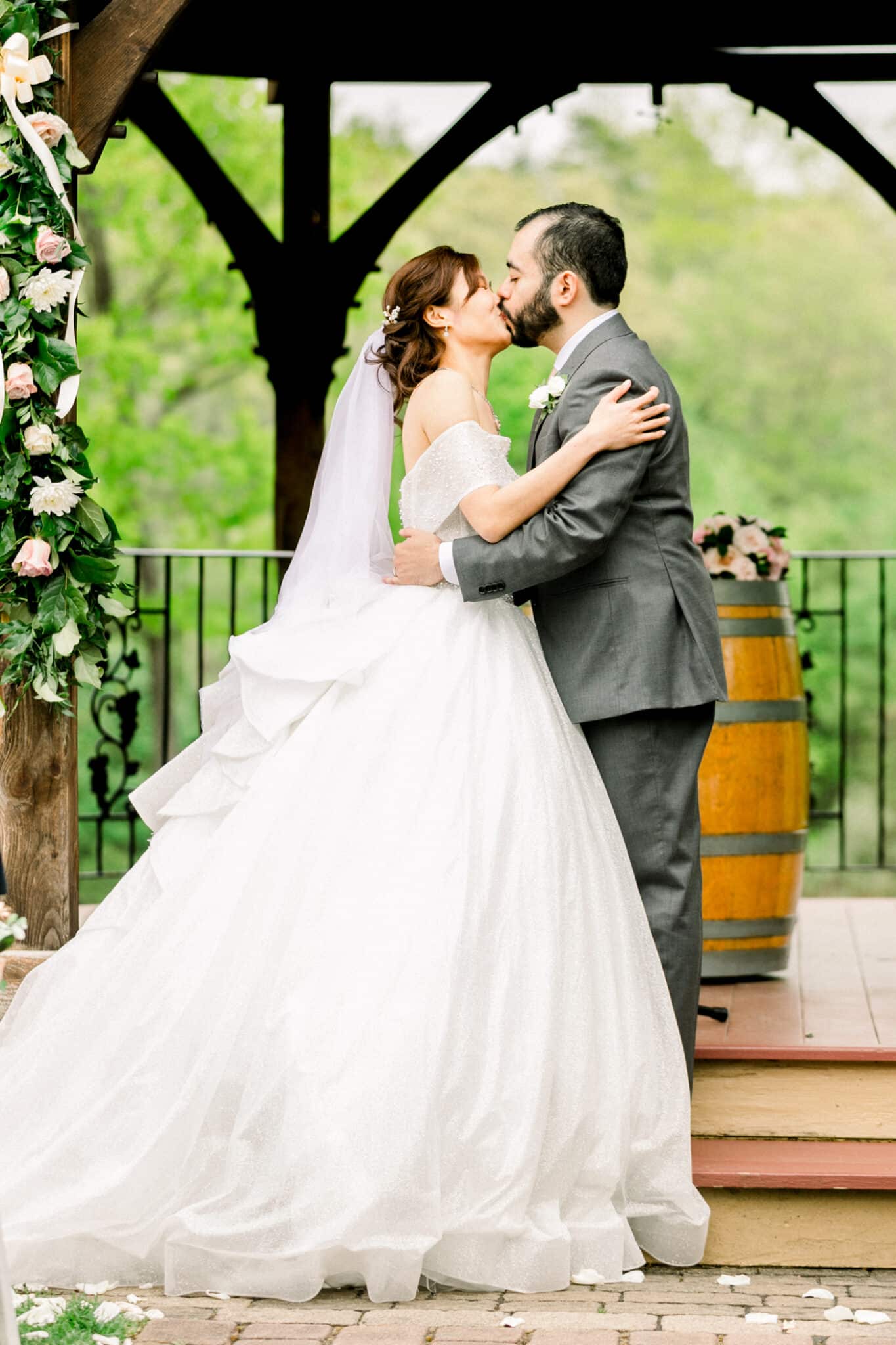 Zorvino Vineyards Wedding Photos | Romantic Vineyard Wedding