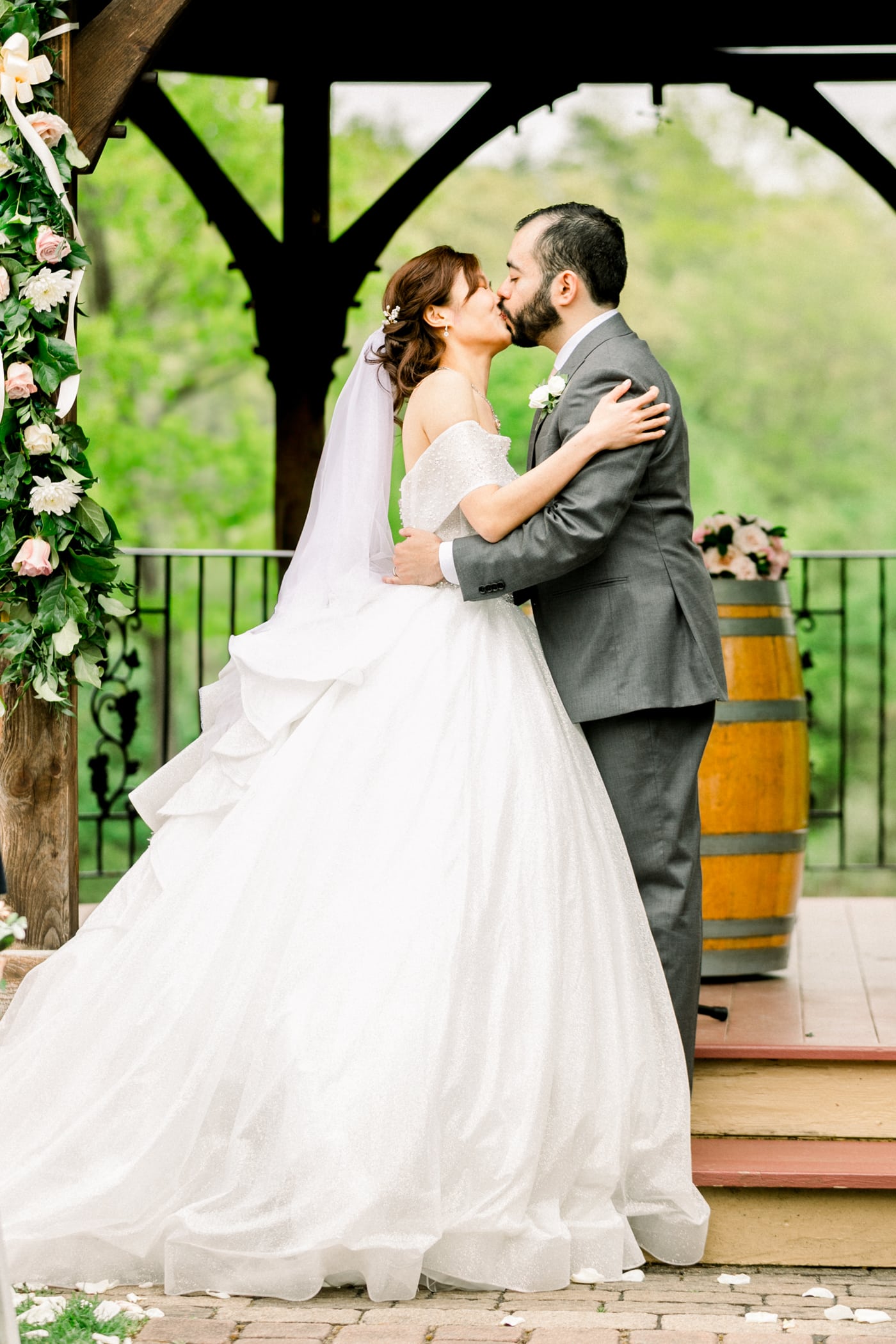 Zorvino Vineyards Wedding Photos | Romantic Vineyard Wedding
